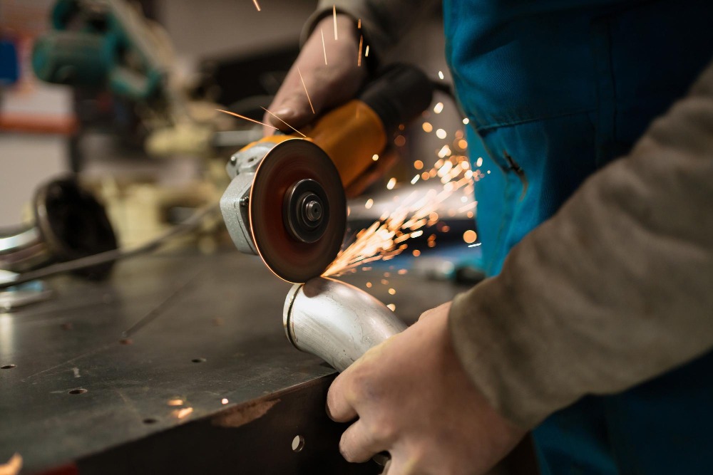 Meuleuse, l'outil parfait pour votre bricolage - Action Bricolage